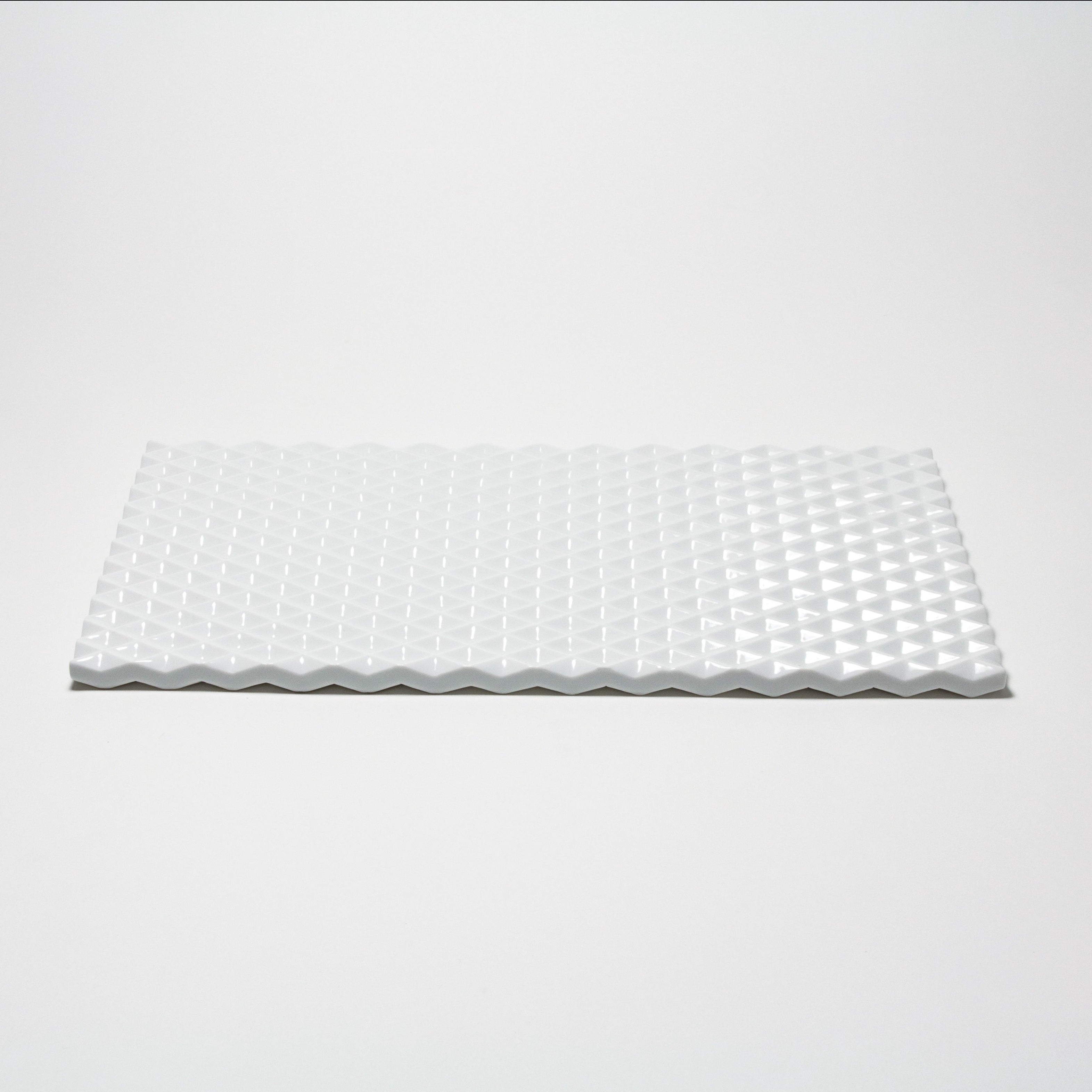 224 Porcelain Diamond Patterned Plate L | Normcore Fragrance – Normcore ...